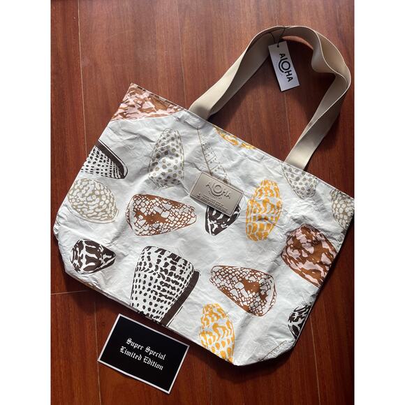 ALOHA Collection | Bags | Aloha Collection Super Limited Edition Day ...